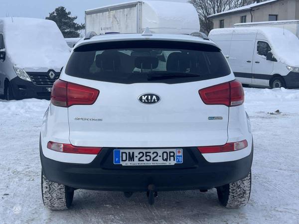 White Kia Sportage 2014 in Taurage, with an engine capacity of 1.69 L and mileage of 220 thousand km for 7300 €, photo 8 on AUTOMOTO.COM.LV