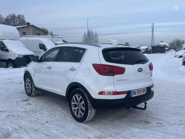 White Kia Sportage 2014 in Taurage, with an engine capacity of 1.69 L and mileage of 220 thousand km for 7300 €, photo 9 on AUTOMOTO.COM.LV