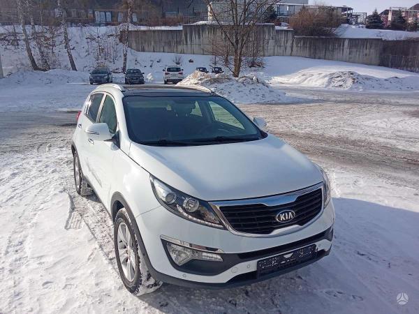 White Kia Sportage 2014 in Alytus, with an engine capacity of 1.69 L and mileage of 240 thousand km for 6700 €, photo 3 on AUTOMOTO.COM.LV