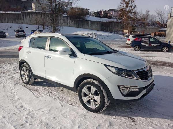 White Kia Sportage 2014 in Alytus, with an engine capacity of 1.69 L and mileage of 240 thousand km for 6700 €, photo 4 on AUTOMOTO.COM.LV