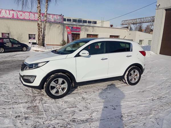 White Kia Sportage 2014 in Alytus, with an engine capacity of 1.69 L and mileage of 240 thousand km for 6700 €, photo 6 on AUTOMOTO.COM.LV