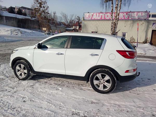 White Kia Sportage 2014 in Alytus, with an engine capacity of 1.69 L and mileage of 240 thousand km for 6700 €, photo 8 on AUTOMOTO.COM.LV