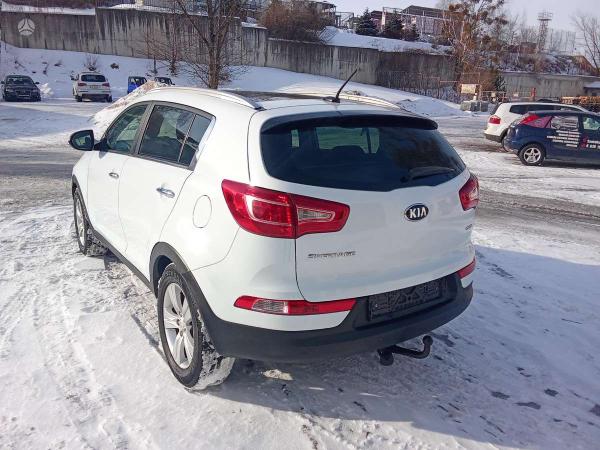 White Kia Sportage 2014 in Alytus, with an engine capacity of 1.69 L and mileage of 240 thousand km for 6700 €, photo 9 on AUTOMOTO.COM.LV