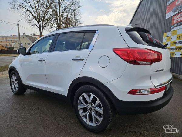 White Kia Sportage 2014 in Siauliai, with an engine capacity of 1.70 L and mileage of 197 thousand km for 7950 €, photo 5 on AUTOMOTO.COM.LV