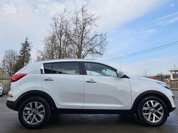 White Kia Sportage 2014 in Siauliai, with an engine capacity of 1.70 L and mileage of 197 thousand km for 7950 €, photo 10 on AUTOMOTO.COM.LV