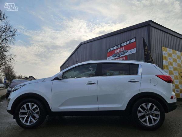 White Kia Sportage 2014 in Siauliai, with an engine capacity of 1.70 L and mileage of 197 thousand km for 7950 €, photo 6 on AUTOMOTO.COM.LV