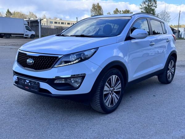 White Kia Sportage 2014 in Vilnius, with an engine capacity of 1.70 L and mileage of 177 thousand km for 9650 €, photo 1 on AUTOMOTO.COM.LV