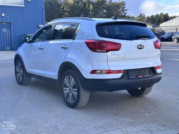 White Kia Sportage 2014 in Vilnius, with an engine capacity of 1.70 L and mileage of 177 thousand km for 9650 €, photo 2 on AUTOMOTO.COM.LV
