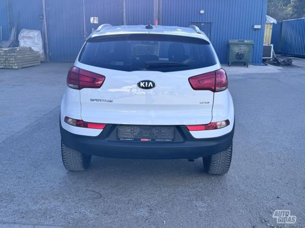 White Kia Sportage 2014 in Vilnius, with an engine capacity of 1.70 L and mileage of 177 thousand km for 9650 €, photo 3 on AUTOMOTO.COM.LV