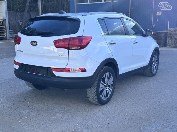 White Kia Sportage 2014 in Vilnius, with an engine capacity of 1.70 L and mileage of 177 thousand km for 9650 €, photo 4 on AUTOMOTO.COM.LV
