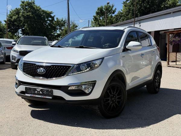 White Kia Sportage 2014 in Siauliai, with an engine capacity of 2.00 L and mileage of 198 thousand km for 8850 €, photo 2 on AUTOMOTO.COM.LV