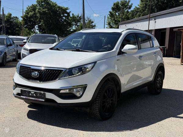White Kia Sportage 2014 in Siauliai, with an engine capacity of 2.00 L and mileage of 198 thousand km for 8850 €, photo 4 on AUTOMOTO.COM.LV
