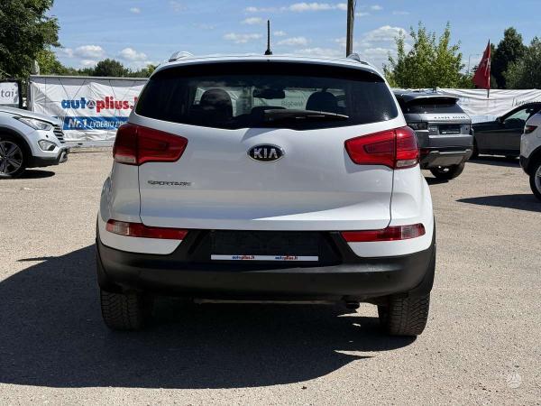 White Kia Sportage 2014 in Siauliai, with an engine capacity of 2.00 L and mileage of 198 thousand km for 8850 €, photo 8 on AUTOMOTO.COM.LV