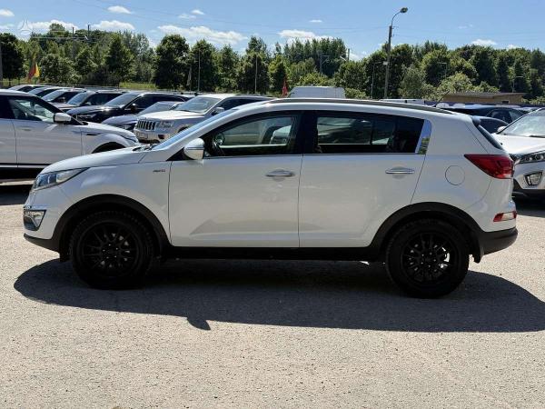 White Kia Sportage 2014 in Siauliai, with an engine capacity of 2.00 L and mileage of 198 thousand km for 8850 €, photo 10 on AUTOMOTO.COM.LV