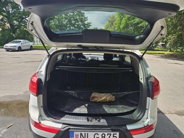 White Kia Sportage 2014 in Vilnius, with an engine capacity of 2.00 L and mileage of 174 thousand km for 8950 €, photo 3 on AUTOMOTO.COM.LV
