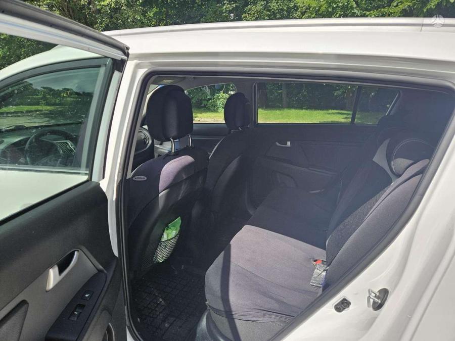 Balts Kia Sportage 2014 Viļņa, ar dzinēja tilpumu 2.00 L un nobraukumu 174 tūkst. km par 8950 €, foto 7 vietnē AUTOMOTO.COM.LV