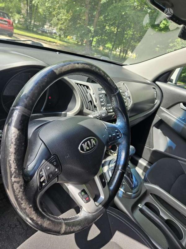 White Kia Sportage 2014 in Vilnius, with an engine capacity of 2.00 L and mileage of 174 thousand km for 8950 €, photo 7 on AUTOMOTO.COM.LV