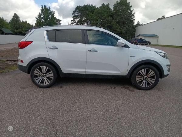 Balts Kia Sportage 2014 Utena, ar dzinēja tilpumu 2.00 L un nobraukumu 259 tūkst. km par 6990 €, foto 6 vietnē AUTOMOTO.COM.LV