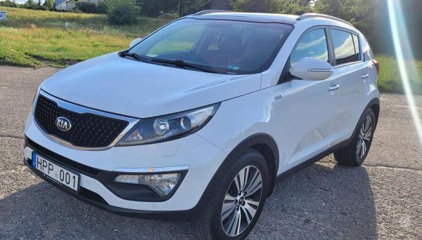 White Kia Sportage 2014 in Lazdijai, with an engine capacity of 2.00 L and mileage of 183 thousand km for 8500 €, photo 1 on AUTOMOTO.COM.LV