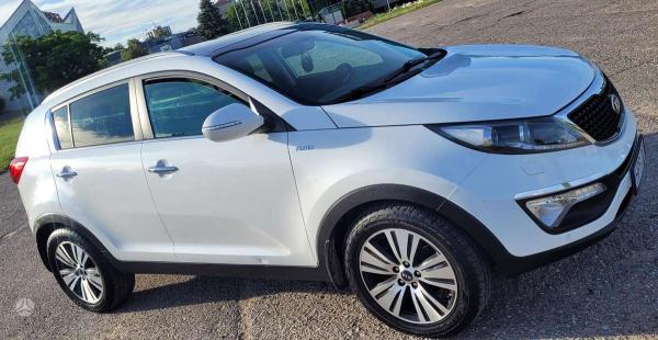 White Kia Sportage 2014 in Lazdijai, with an engine capacity of 2.00 L and mileage of 183 thousand km for 8500 €, photo 2 on AUTOMOTO.COM.LV