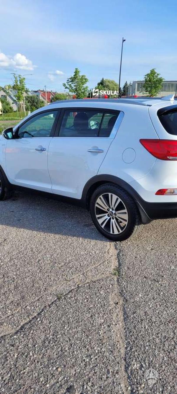 White Kia Sportage 2014 in Lazdijai, with an engine capacity of 2.00 L and mileage of 183 thousand km for 8500 €, photo 3 on AUTOMOTO.COM.LV