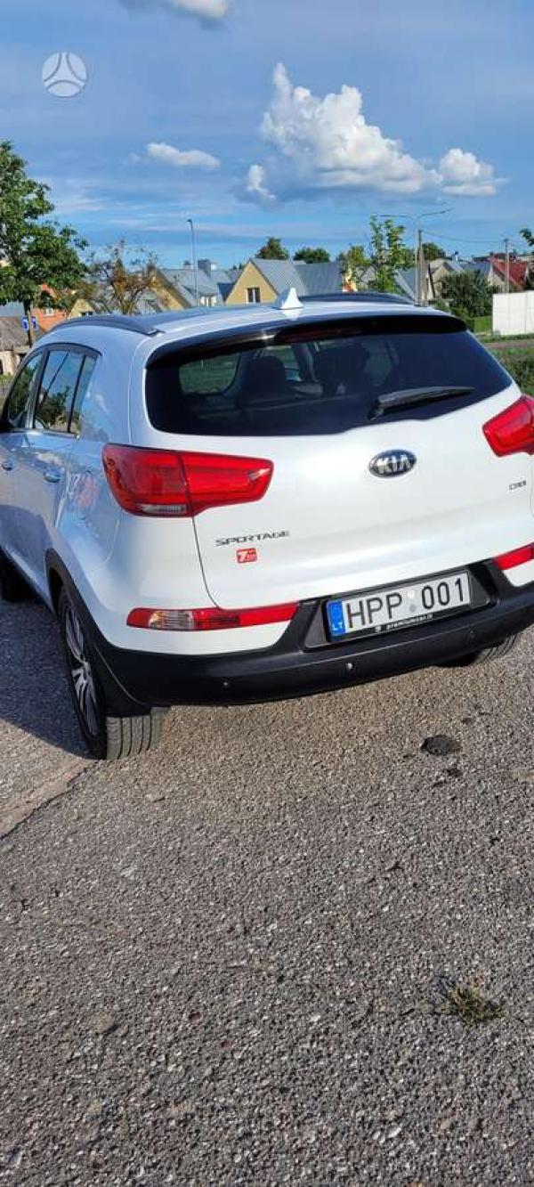 White Kia Sportage 2014 in Lazdijai, with an engine capacity of 2.00 L and mileage of 183 thousand km for 8500 €, photo 4 on AUTOMOTO.COM.LV