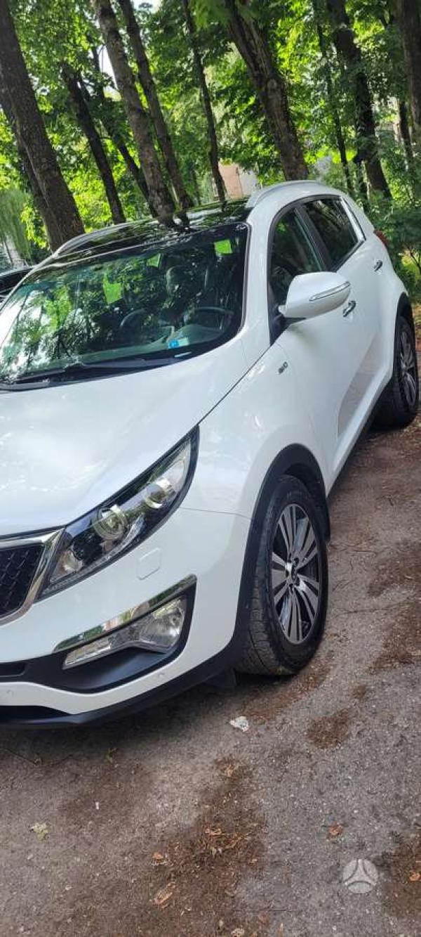 White Kia Sportage 2014 in Lazdijai, with an engine capacity of 2.00 L and mileage of 183 thousand km for 8500 €, photo 5 on AUTOMOTO.COM.LV