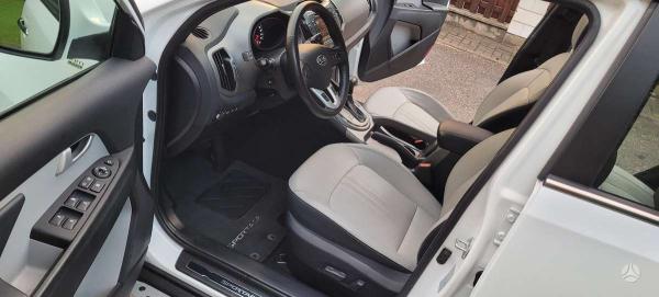 White Kia Sportage 2014 in Marijampole, with an engine capacity of 2.00 L and mileage of 186 thousand km for 9200 €, photo 3 on AUTOMOTO.COM.LV