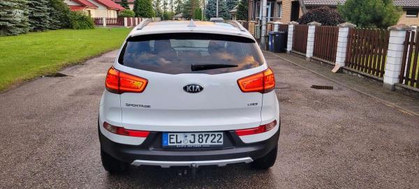 White Kia Sportage 2014 in Marijampole, with an engine capacity of 2.00 L and mileage of 186 thousand km for 9200 €, photo 7 on AUTOMOTO.COM.LV