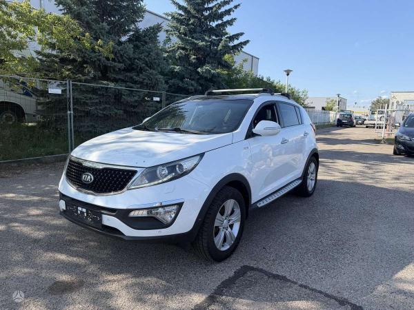 White Kia Sportage 2014 in Marijampole, with an engine capacity of 2.00 L and mileage of 241 thousand km for 5650 €, photo 1 on AUTOMOTO.COM.LV