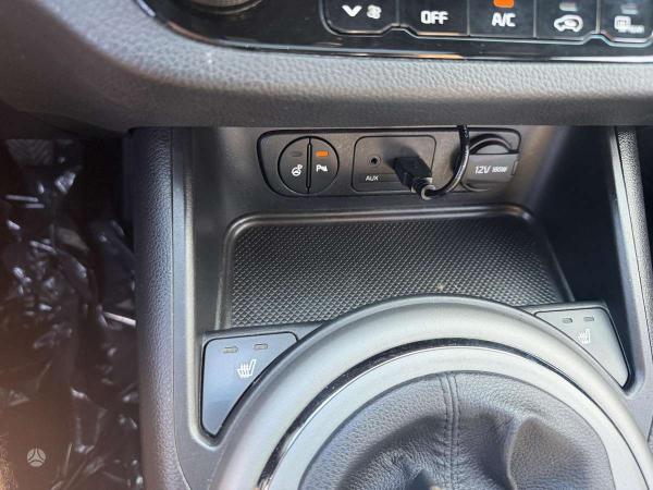 White Kia Sportage 2014 in Marijampole, with an engine capacity of 2.00 L and mileage of 241 thousand km for 5650 €, photo 9 on AUTOMOTO.COM.LV