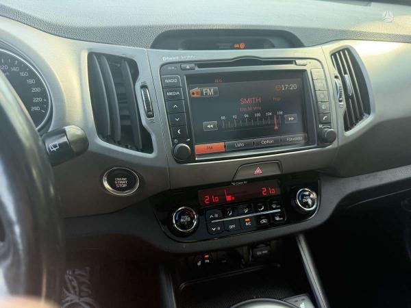 White Kia Sportage 2014 in Marijampole, with an engine capacity of 2.00 L and mileage of 241 thousand km for 5650 €, photo 10 on AUTOMOTO.COM.LV