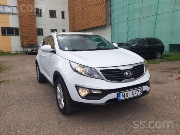 White Kia Sportage 2014 in Daugavpils, with an engine capacity of 1.70 L and mileage of 0 thousand km for 7450 €, photo 3 on AUTOMOTO.COM.LV