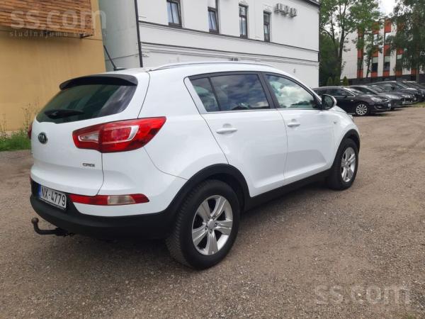 White Kia Sportage 2014 in Daugavpils, with an engine capacity of 1.70 L and mileage of 0 thousand km for 7450 €, photo 5 on AUTOMOTO.COM.LV