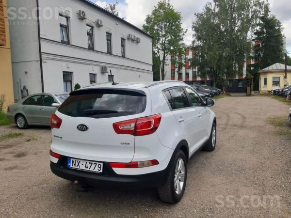 White Kia Sportage 2014 in Daugavpils, with an engine capacity of 1.70 L and mileage of 0 thousand km for 7450 €, photo 6 on AUTOMOTO.COM.LV