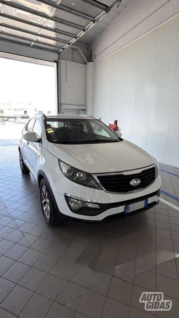 White Kia Sportage 2014 in Utena, with an engine capacity of 1.60 L and mileage of 171 thousand km for 7850 €, photo 1 on AUTOMOTO.COM.LV