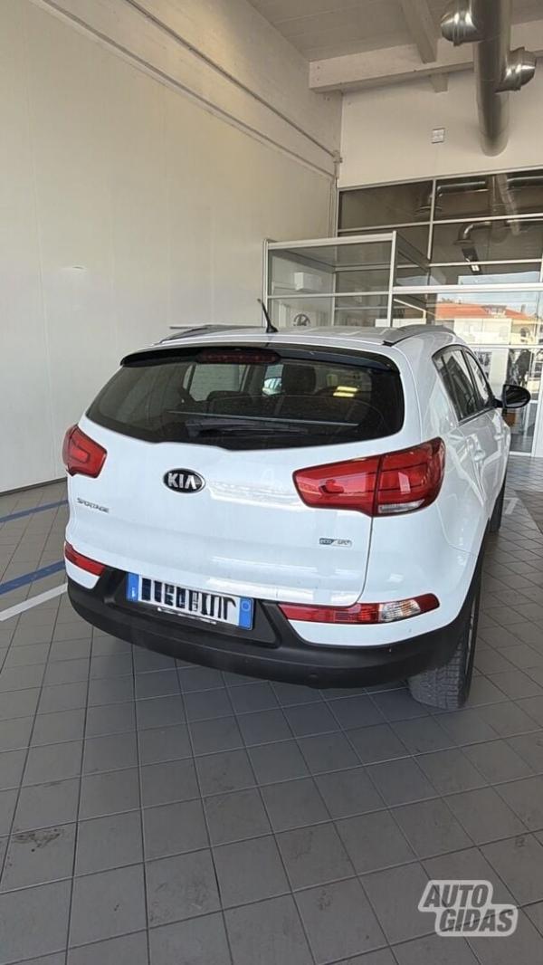 White Kia Sportage 2014 in Utena, with an engine capacity of 1.60 L and mileage of 171 thousand km for 7850 €, photo 3 on AUTOMOTO.COM.LV