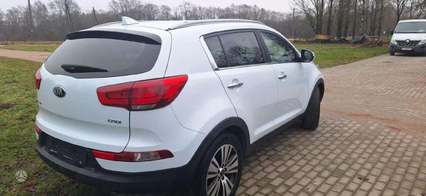 Balts Kia Sportage 2015 Tauragė, ar dzinēja tilpumu 1.69 L un nobraukumu 161 tūkst. km par 6950 €, foto 4 vietnē AUTOMOTO.COM.LV