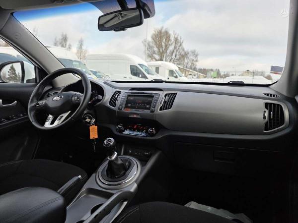 Balts Kia Sportage 2015 Tauragė, ar dzinēja tilpumu 1.69 L un nobraukumu 287 tūkst. km par 6500 €, foto 8 vietnē AUTOMOTO.COM.LV