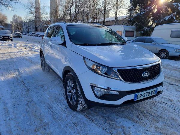 White Kia Sportage 2015 in Kaunas, with an engine capacity of 1.69 L and mileage of 234 thousand km for 6200 €, photo 2 on AUTOMOTO.COM.LV