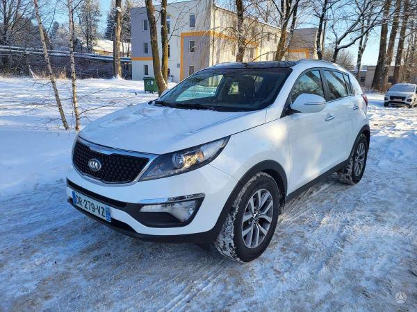 White Kia Sportage 2015 in Kaunas, with an engine capacity of 1.69 L and mileage of 234 thousand km for 6200 €, photo 3 on AUTOMOTO.COM.LV