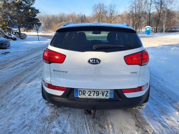 White Kia Sportage 2015 in Kaunas, with an engine capacity of 1.69 L and mileage of 234 thousand km for 6200 €, photo 6 on AUTOMOTO.COM.LV