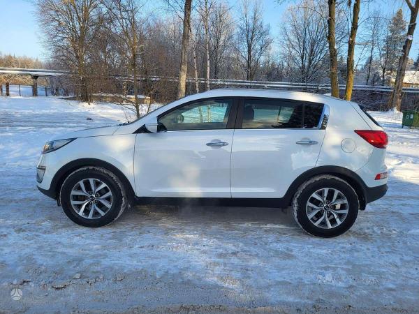 White Kia Sportage 2015 in Kaunas, with an engine capacity of 1.69 L and mileage of 234 thousand km for 6200 €, photo 7 on AUTOMOTO.COM.LV