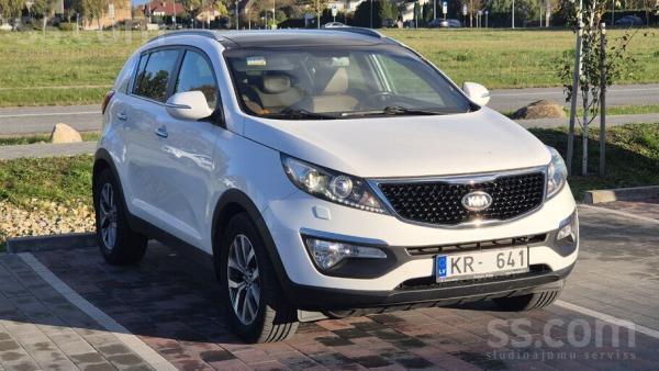 White Kia Sportage 2015 in Riga, with an engine capacity of 1.70 L and mileage of 161 thousand km for 8300 €, photo 1 on AUTOMOTO.COM.LV