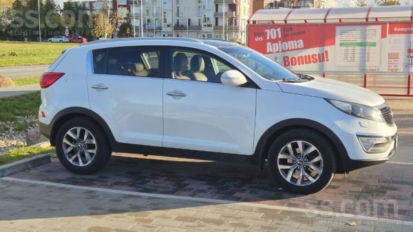 White Kia Sportage 2015 in Riga, with an engine capacity of 1.70 L and mileage of 161 thousand km for 8300 €, photo 2 on AUTOMOTO.COM.LV