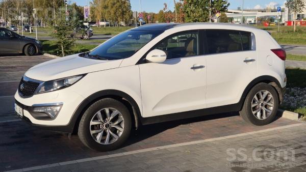 White Kia Sportage 2015 in Riga, with an engine capacity of 1.70 L and mileage of 161 thousand km for 8300 €, photo 4 on AUTOMOTO.COM.LV
