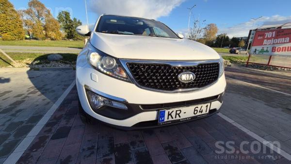 White Kia Sportage 2015 in Riga, with an engine capacity of 1.70 L and mileage of 161 thousand km for 8300 €, photo 5 on AUTOMOTO.COM.LV