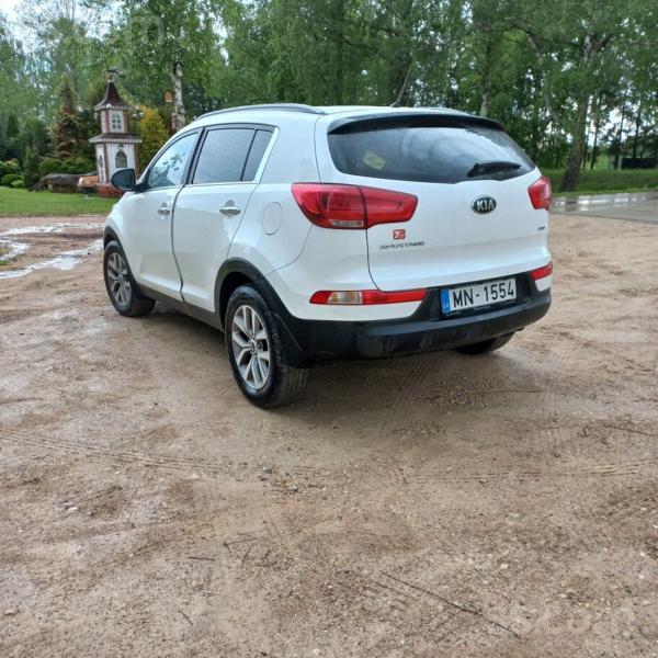 White Kia Sportage 2015 in Riga, with an engine capacity of 1.70 L and mileage of 277 thousand km for 7500 €, photo 2 on AUTOMOTO.COM.LV