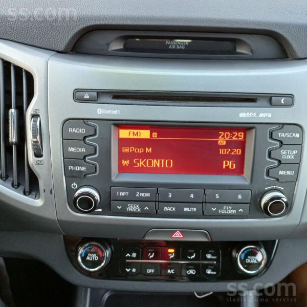 White Kia Sportage 2015 in Riga, with an engine capacity of 1.70 L and mileage of 277 thousand km for 7500 €, photo 4 on AUTOMOTO.COM.LV