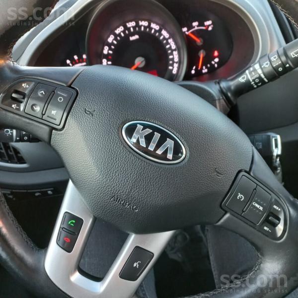 White Kia Sportage 2015 in Riga, with an engine capacity of 1.70 L and mileage of 277 thousand km for 7500 €, photo 5 on AUTOMOTO.COM.LV